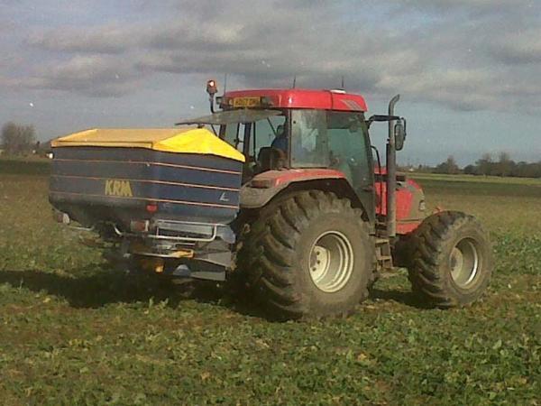 Fertiliser Spreaders for Sale - Armstrong Machinery Ltd